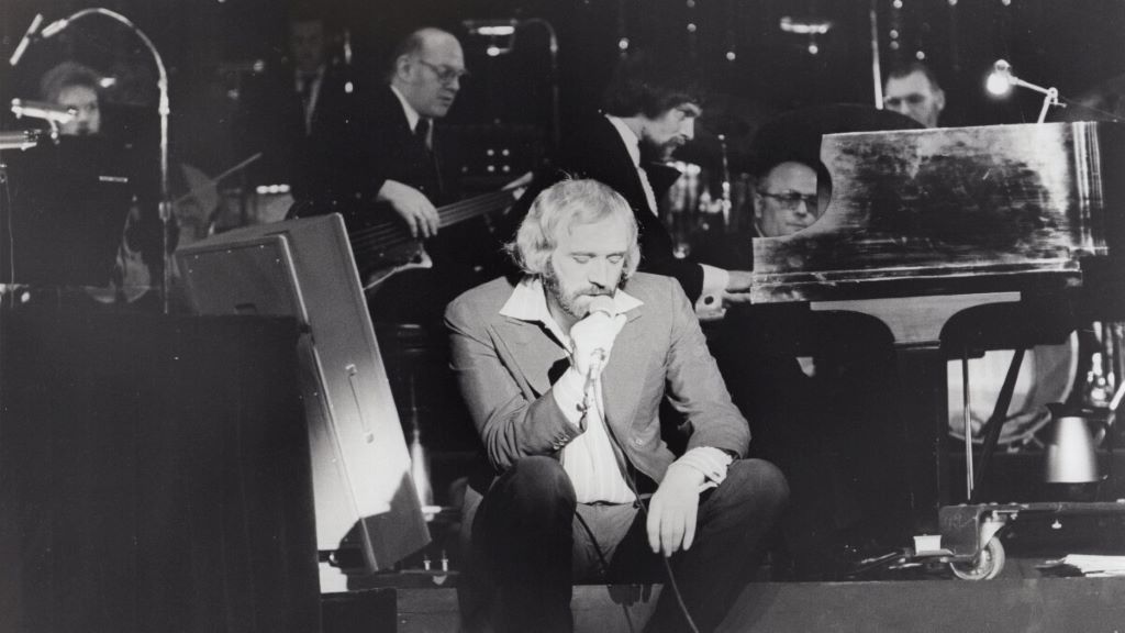 „The Ghost of Richard Harris” Review: Unmasking the World's Angriest ...